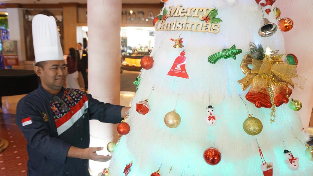 Unik Banget, Ada Pohon Natal Terbuat dari Mi Sohun di Solo - Lifestyle ...