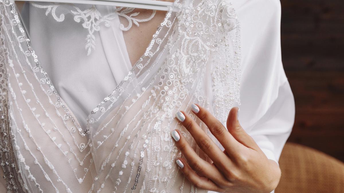 3 Cara Merawat Baju Berbahan Lace, Agar Tidak Rusak