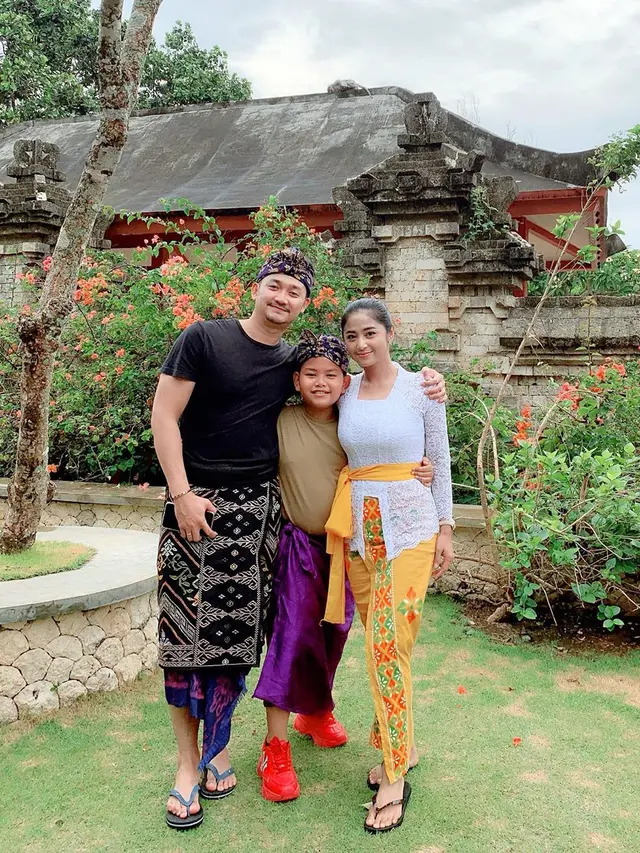 Beranjak Remaja, Ini 6 Potret Felice Gabriel Anak Angkat Dewi Perssik ...