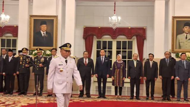Prabowo Lantik Muhidin Jadi Gubernur Kalimantan Selatan Gantikan ...