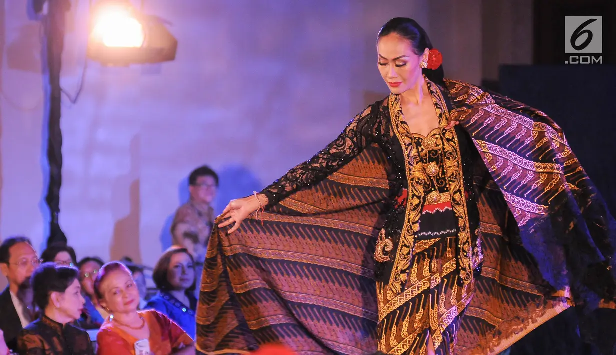 FOTO: Koleksi Anne Avantie Tampil dalam Avantie’s Exclusive Trunk Show ...