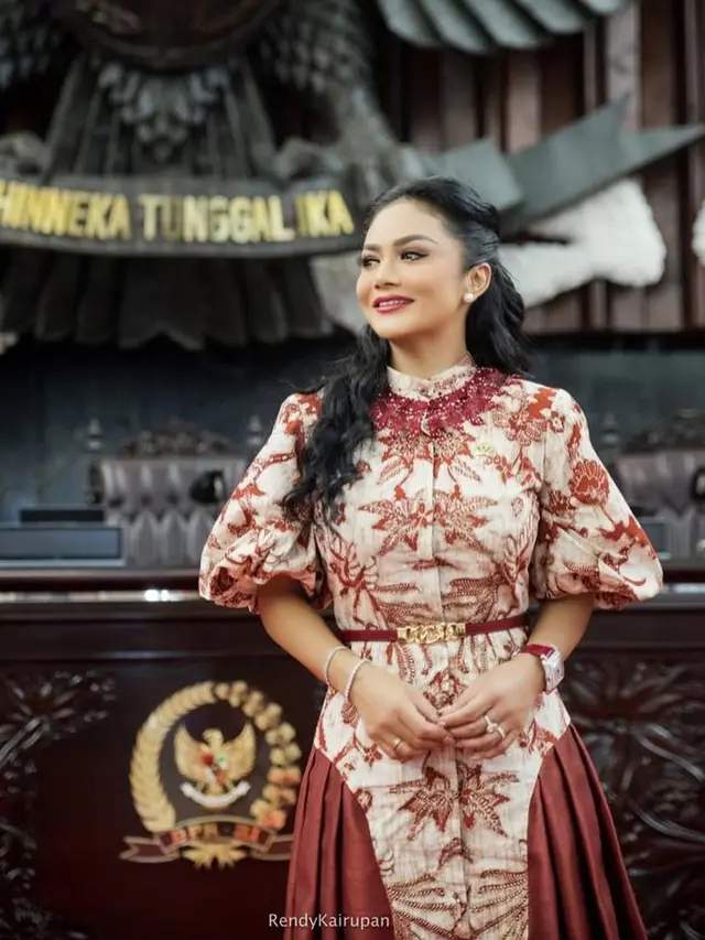 8 Inspirasi Batik dan Kebaya Merah Putih ala Kris Dayanti, Cocok untuk ...