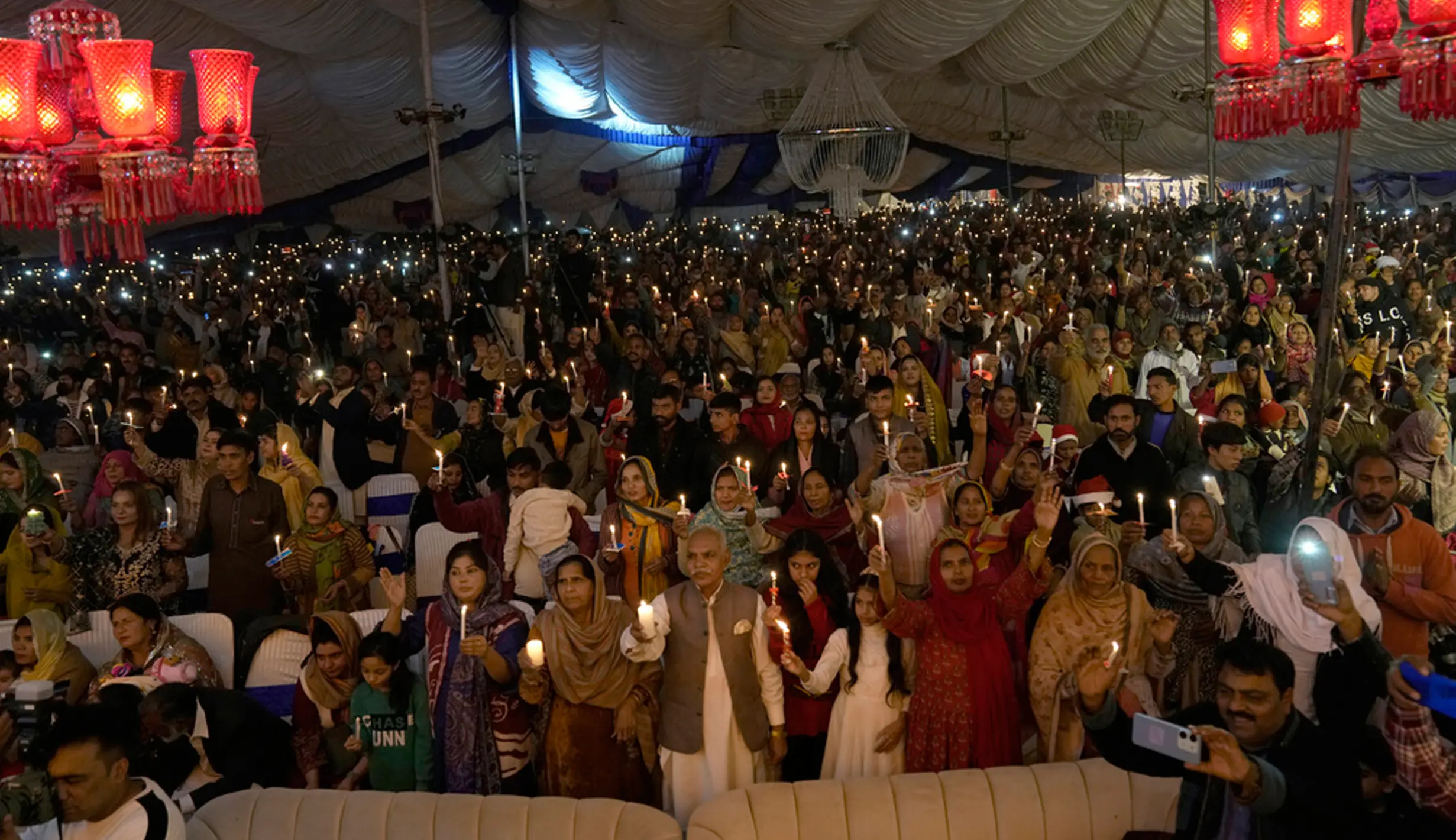 Kebaktian Perayaan Natal Umat Kristen Pakistan - Foto Liputan6.com