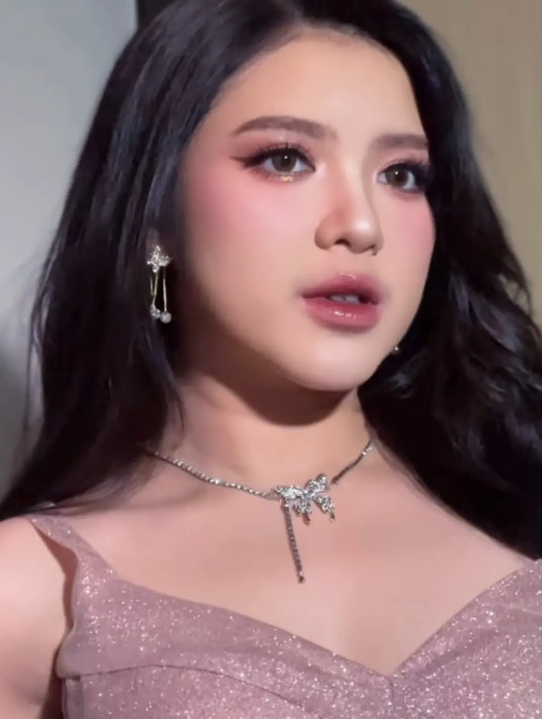 6 Pesona Tiara Andini Kenakan Bustier Dress saat jadi Bridesmaid di ...