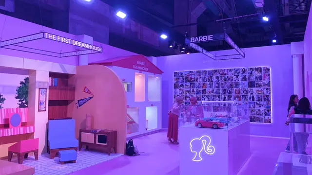 3 Fakta Menarik World of Barbie: Dreams Made Here, Pameran Barbie ...
