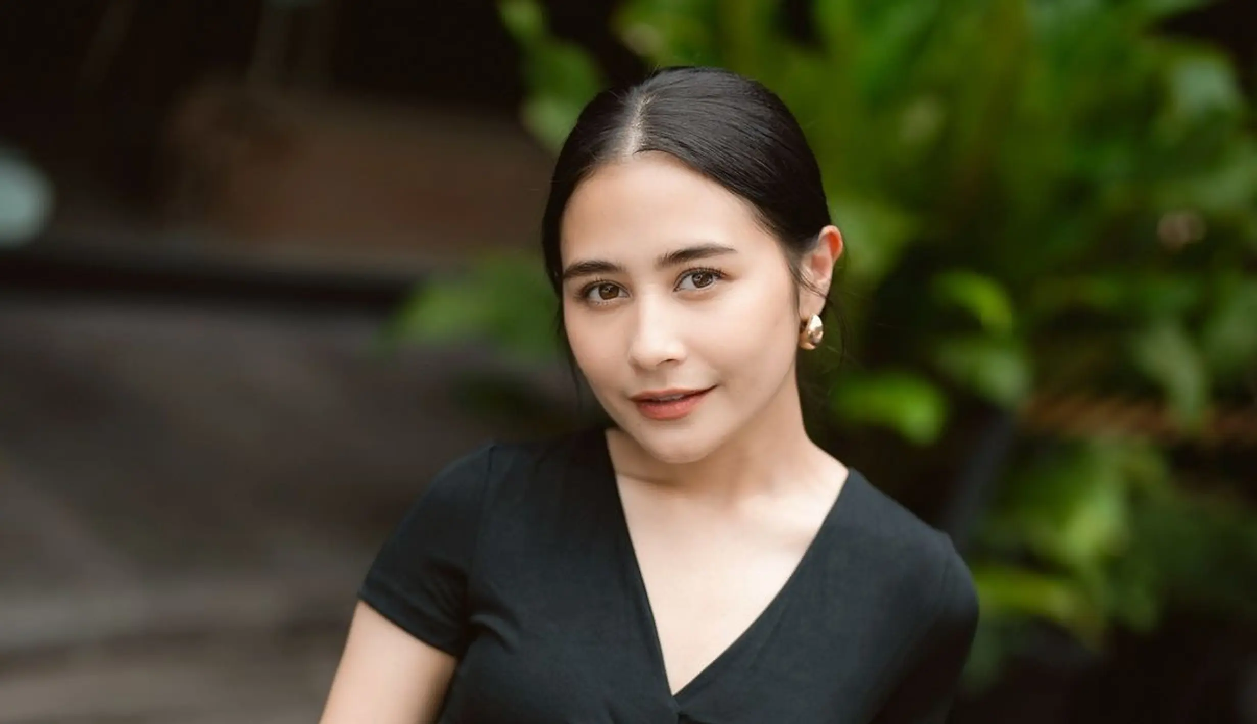 6 Potret Tampilan Terkini Prilly Latuconsina Usai Turun 10 Kg, Pamer Tubuh Langsing dengan Crop ...