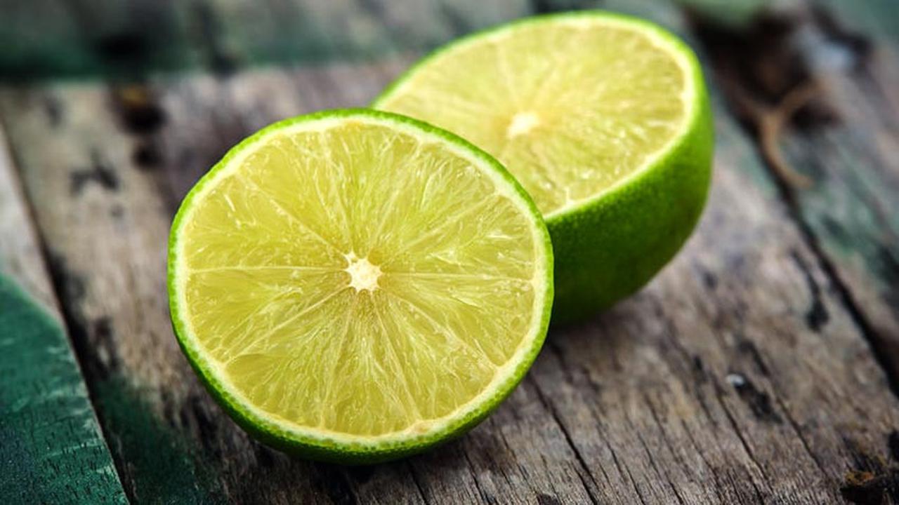 10 Manfaat Minum Air Jeruk Nipis Secara Rutin, Bantu Keluarkan Racun ...