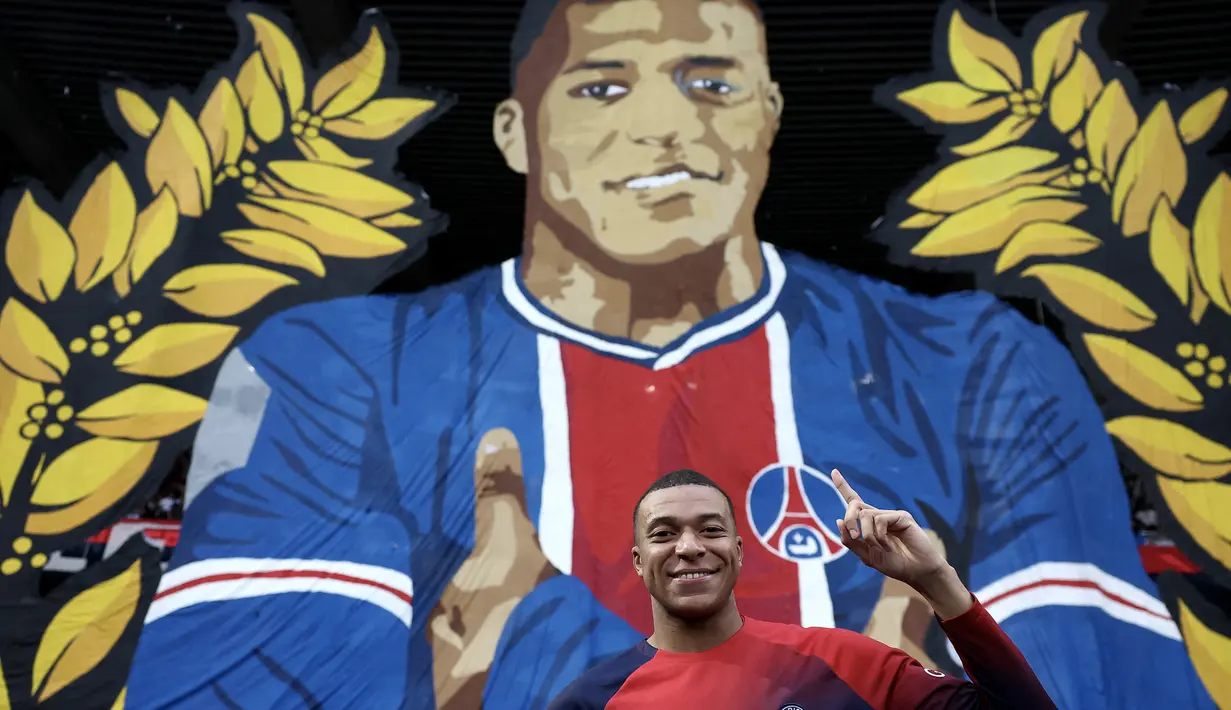 Foto: Koreografi Keren Suporter PSG untuk Kylian Mbappe, Salam ...