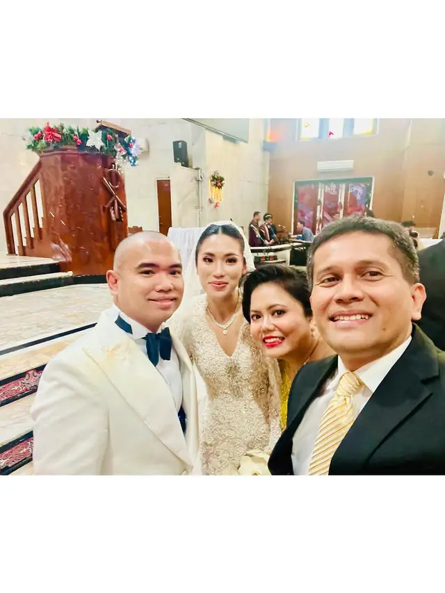 7 Potret Pernikahan Winona Delany dan Frank Hutapea Putra Hotman Paris, Khidmat - Hot Liputan6.com