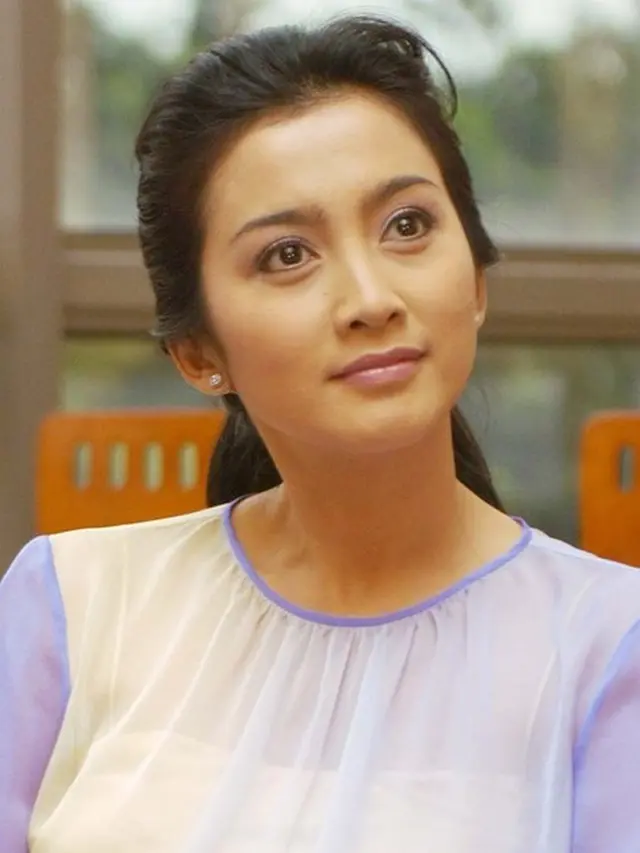 6 Potret Transformasi Desy Ratnasari, dari Gadis Sampul hingga Politisi ...