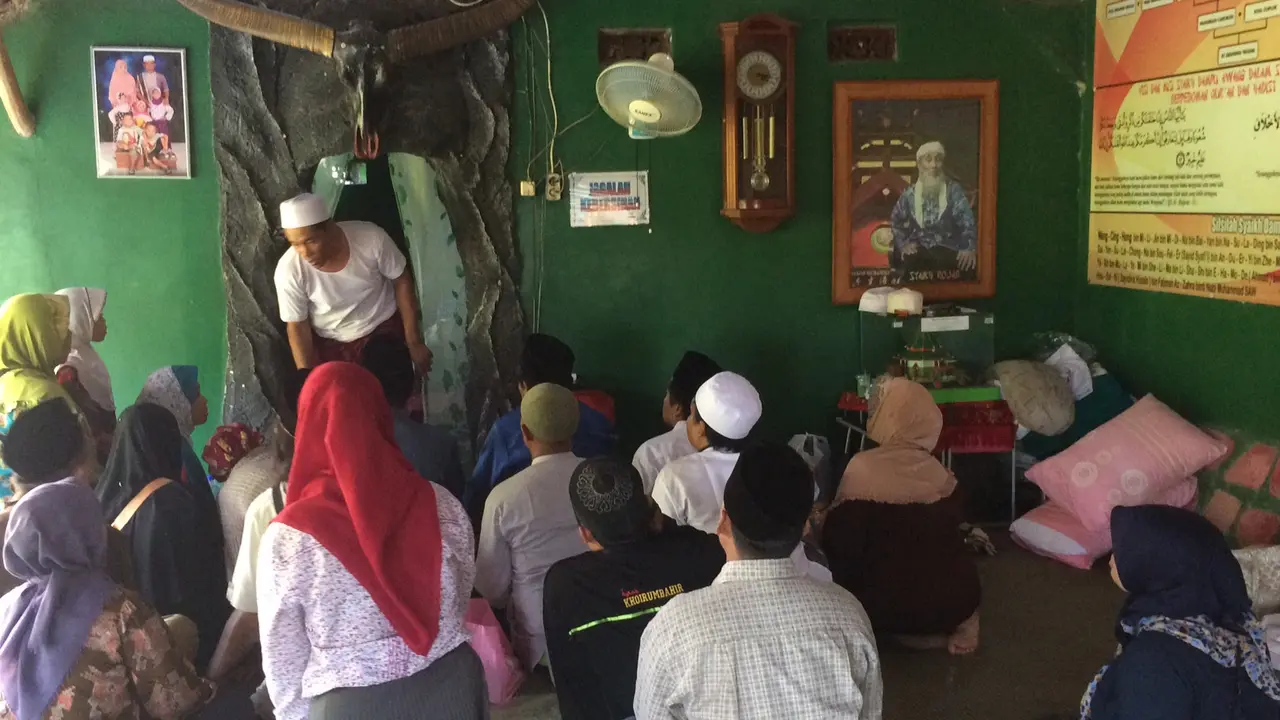 Kondisi Terkini Mbah Fanani Petapa Dieng yang Dikira Hilang - Regional ...