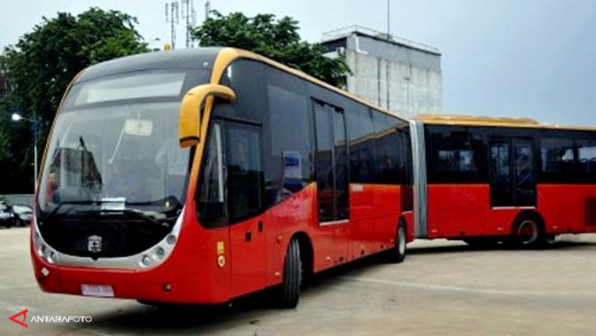 50 Bus Gandeng Buatan INKA Siap Tambah Armada Transjakarta - Bisnis ...