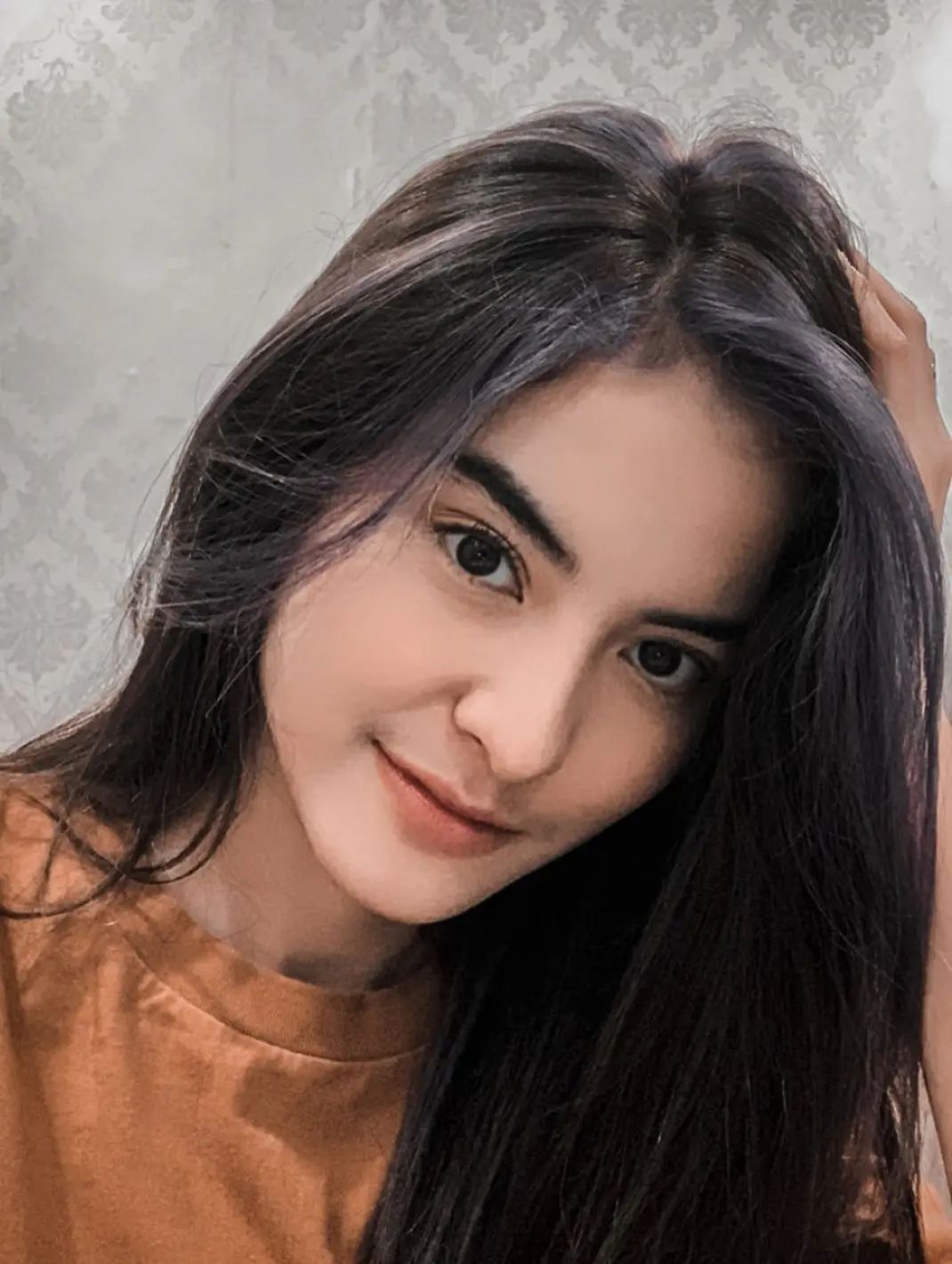 Pesona Putri Ziani Pemeran Irin Karyawan Baru Kang Mus di Preman ...