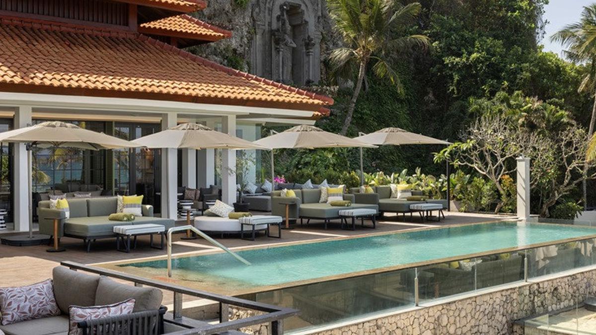 Hilton Bali Resort Menghadirkan Elara Seaside Lounge and Bar, Sebuah ...
