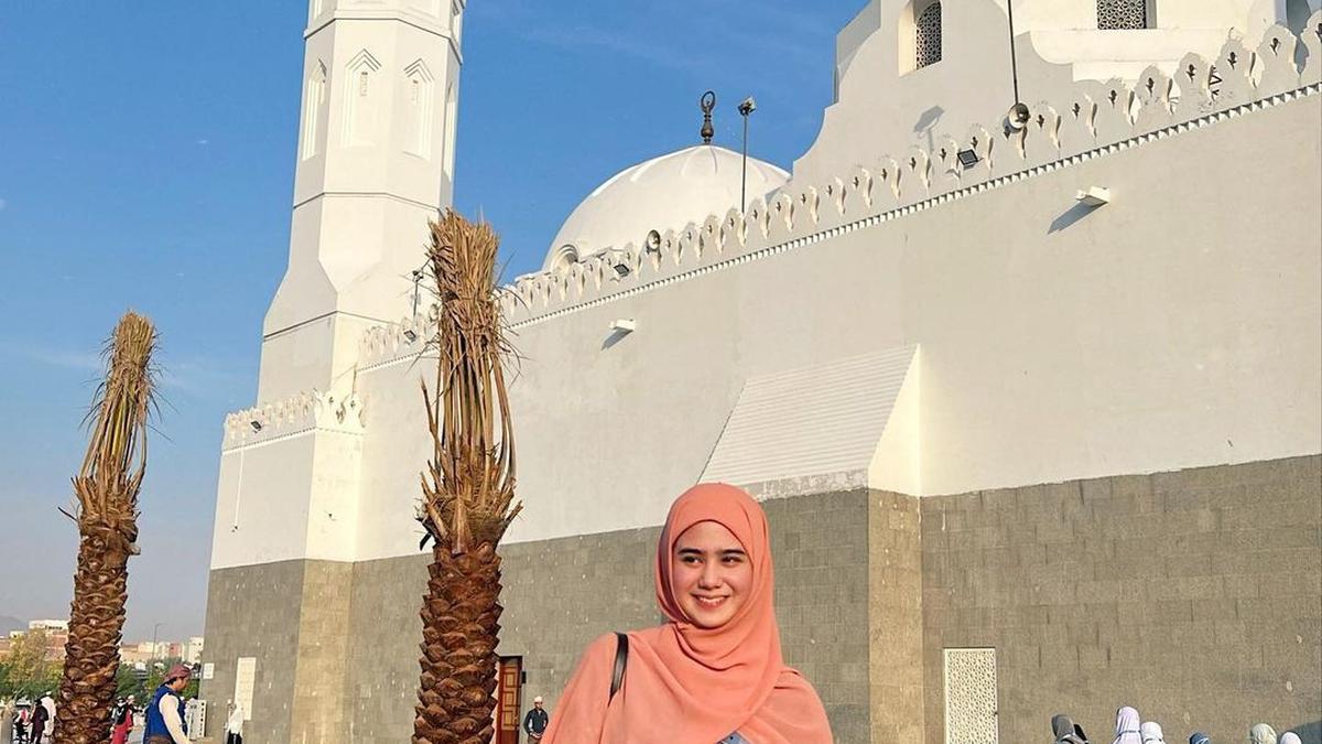 Rekomendasi 5 Pilihan Pashmina Cerah untuk Wanita Usia 35-an, Lembut dan Kesan Lebih Muda ...