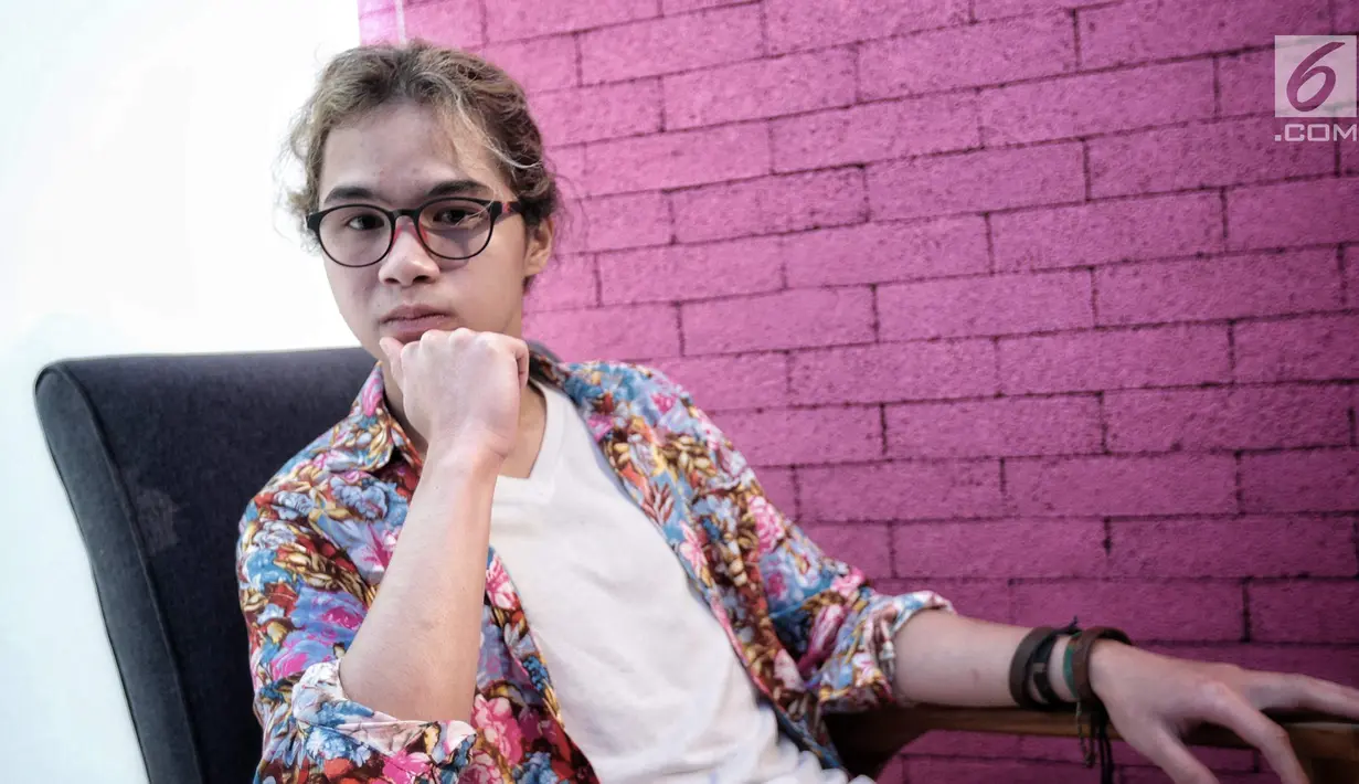 FOTO: Penampilan Santai Dul Jaelani di Kantor KLY - Foto Liputan6.com