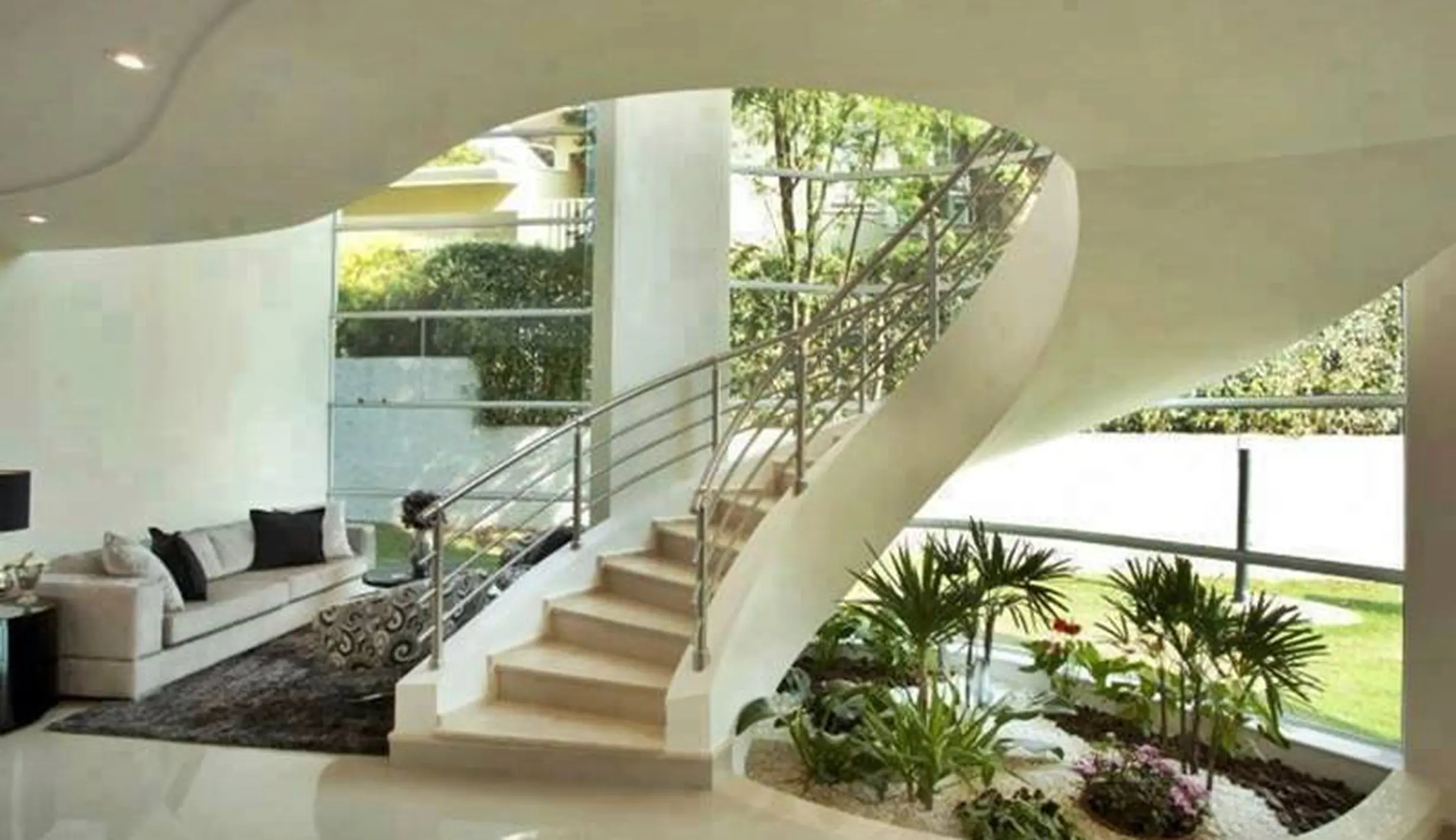 Inspirasi Tangga Minimalis Berhiaskan Taman Mini Keren Banget