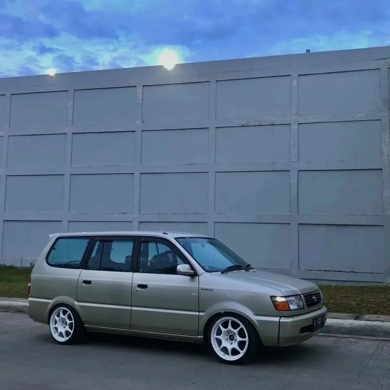 12 Potret Modifikasi Kijang Kapsul, Tiada Duanya dan Tak Jadi Tua - Otosia Liputan6.com