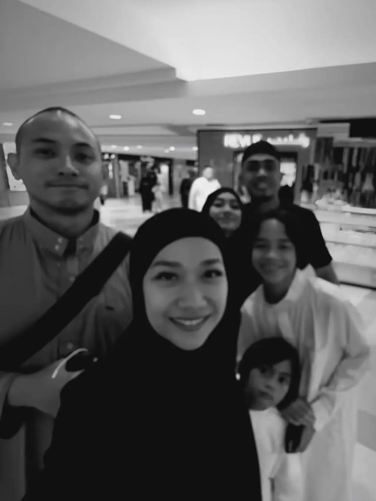 7 Momen Keluarga BCL Bertemu Keluarga Belo saat Umrah, Noah dan Sekala Akrab Banget - Hot ...