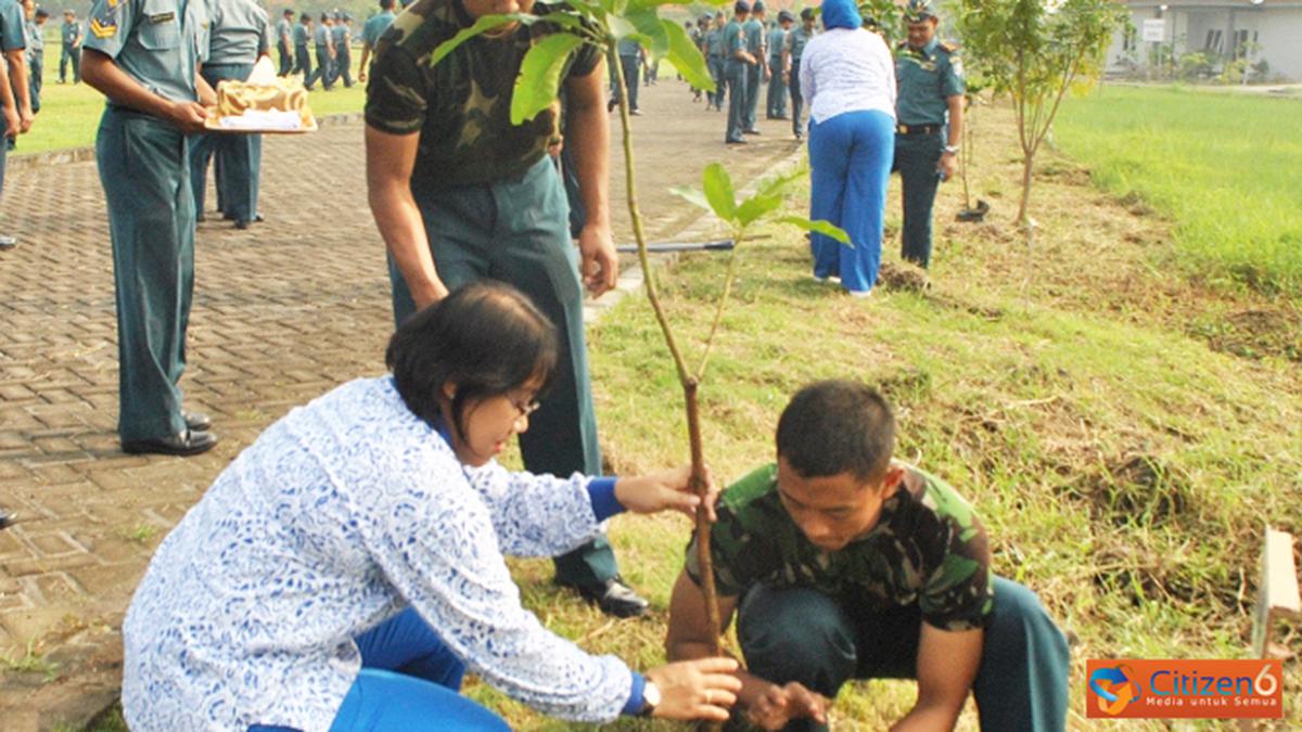 Wujudkan Indonesia Hijau, Satlinlamil Surabaya Tanam Pohon - Citizen6 ...
