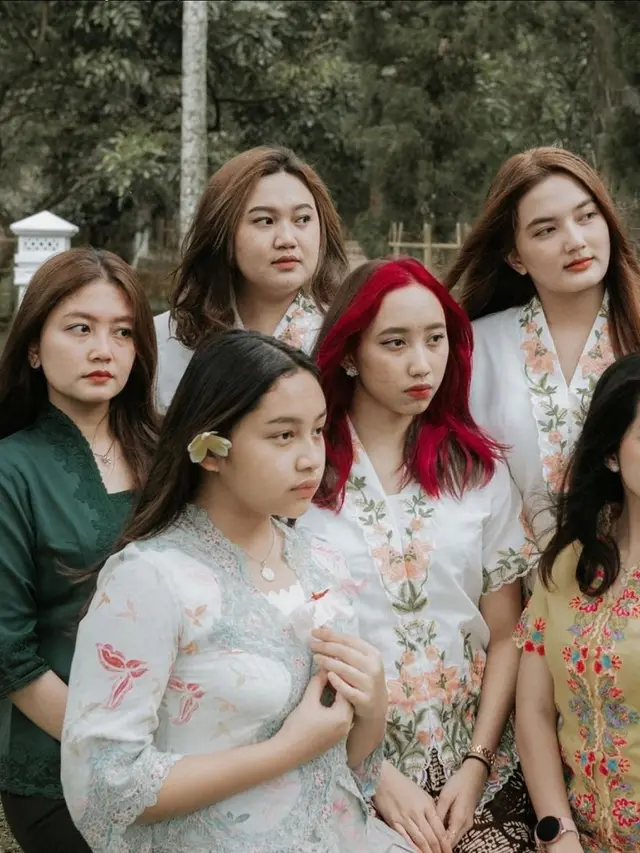 7 Potret Khirani Bareng Sepupu di Keluarga Mayangsari, Cucu Dalang - Hot Liputan6.com