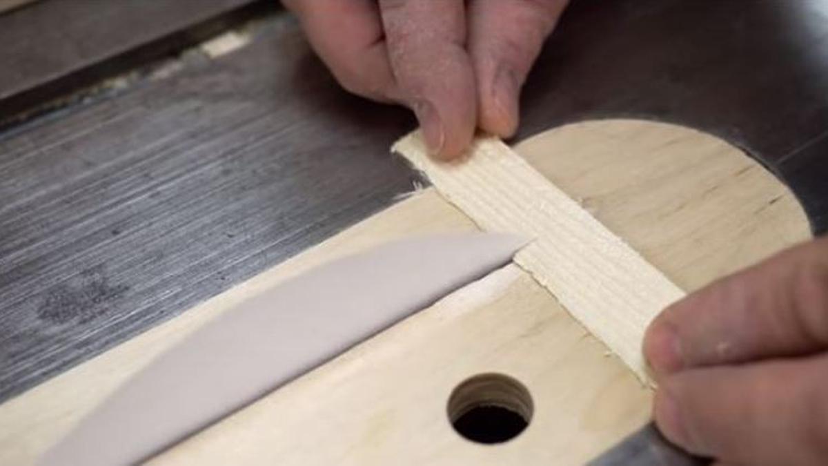 Menyaksikan Keajaiban Selembar Kertas yang Bisa Memotong Kayu!