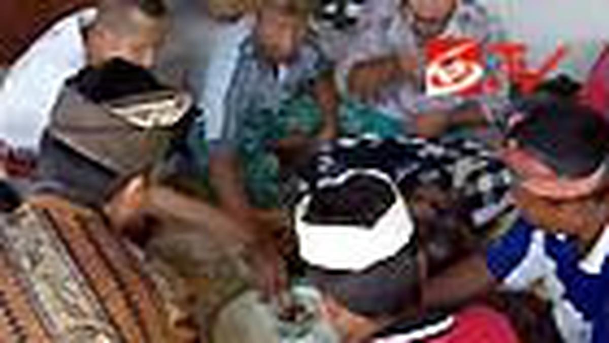 Megibung, Tradisi Makan Bersama Khas Bali - Video Liputan6.com