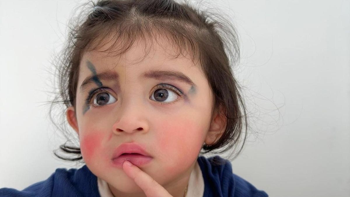 6 Potret Guzel Anak Margin Wieheerm yang Sudah Bisa Makeup Sendiri ...