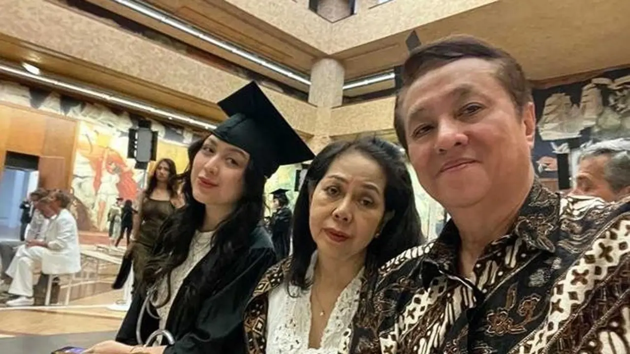 Jarang Tersorot, Potret Cantik Niquita Anak Ferry Juan dan Zarima ...