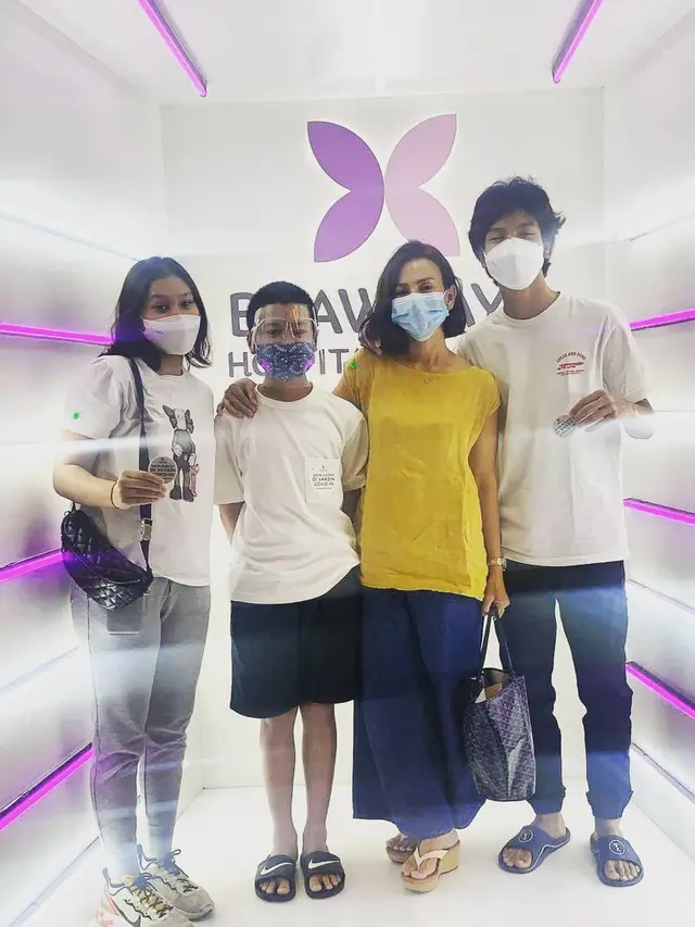 Sosok Ibu Idaman, Ini 6 Potret Kebersamaan Wanda Hamidah dengan Empat ...
