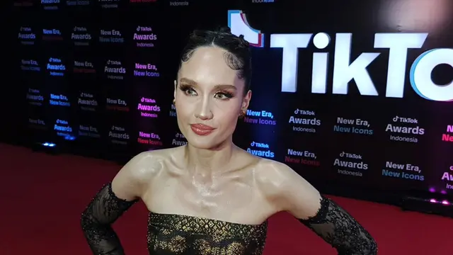 Cinta Laura Tampil Menyala di TikTok Awards Indonesia 2025