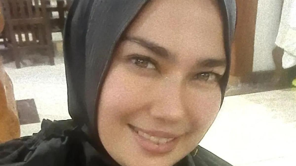 Cathrine Wilson Unggah Foto Berhijab, Sukses Bikin Pangling - Entertainment Fimela.com