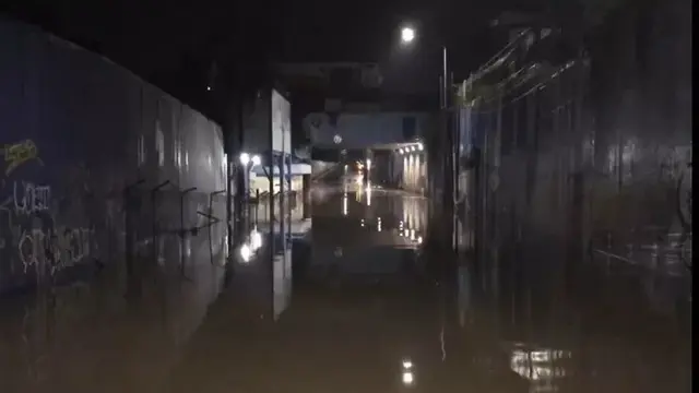 Cerita Warga Saat Jalan Baru Underpass Bekasi Timur Lumpuh Terendam Banjir 1,5 Meter - News ...