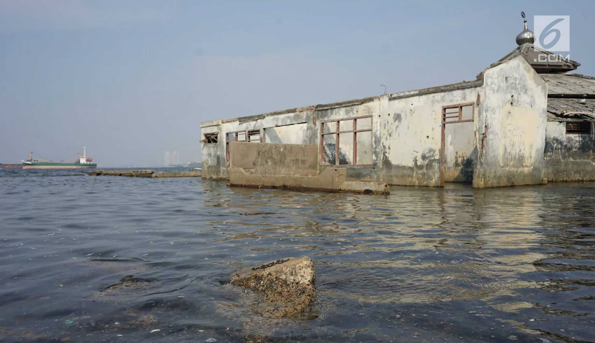 FOTO: Bertahun-tahun Terendam Banjir Rob, Daratan Ini Menyatu dengan ...