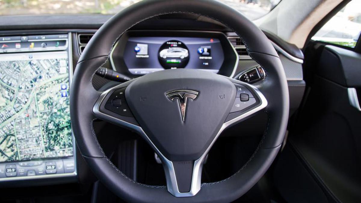 Makin Canggih, Tesla Model S Dilengkapi Fitur Kemudi Otomatis ...