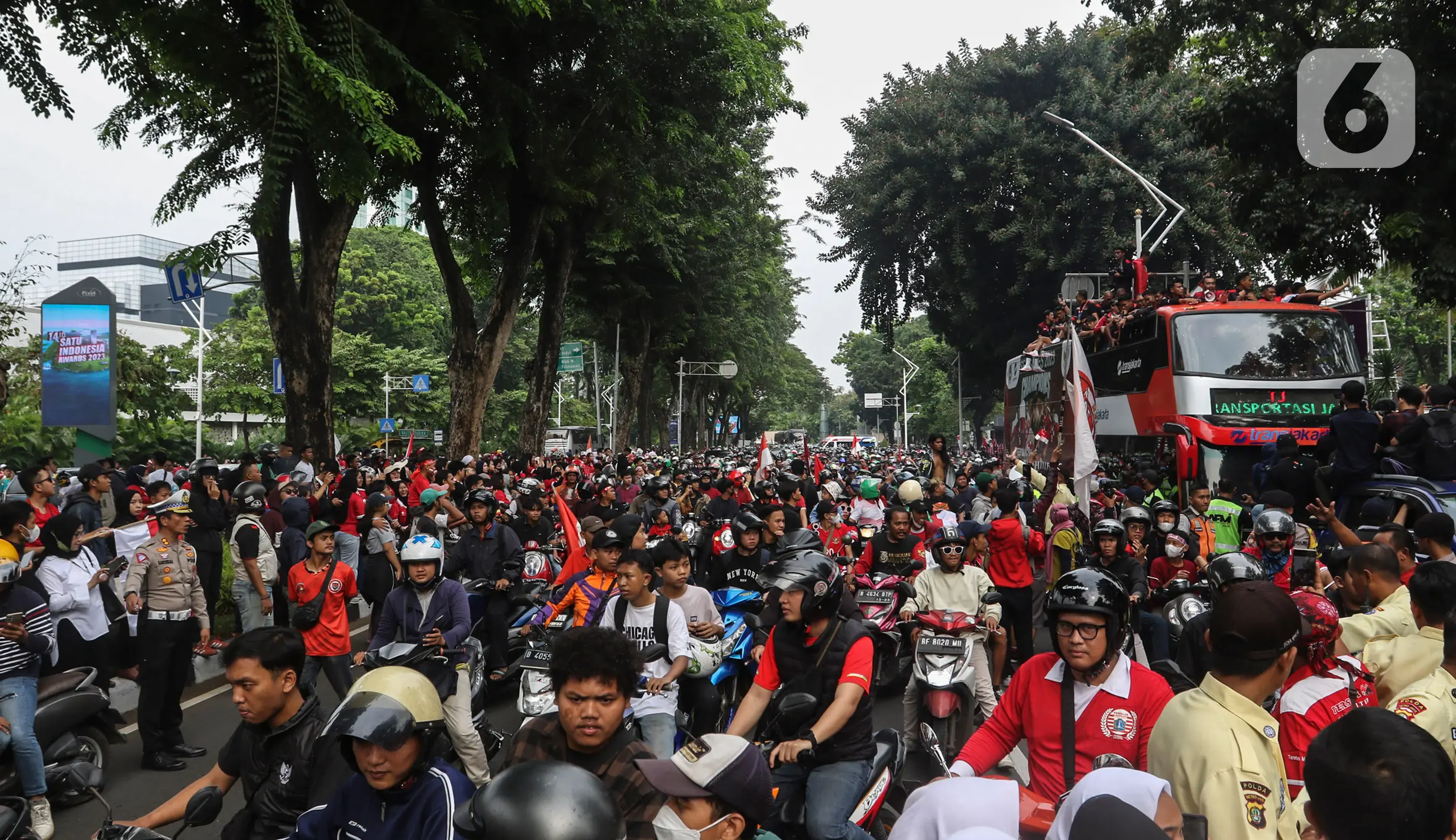 Antusiasme Warga Sambut Arak-arakan Timnas Indonesia U-22 - Foto ...