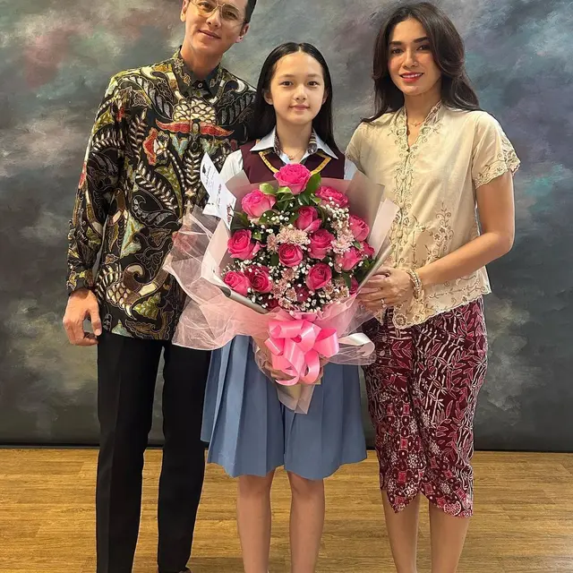 Penampilan 6 Anak Artis yang Lulus SD 2023, Elea Disebut Mirip Orang ...