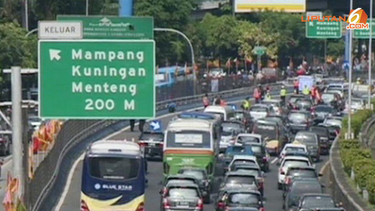 Imbas Penutupan Pintu Tol, Semanggi Macet Parah - News Liputan6.com