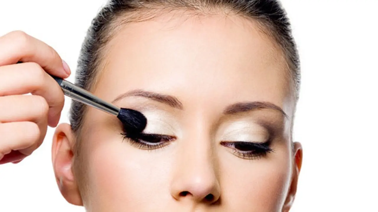 Cara Memakai Eyeshadow 2 Warna, Tampil Cantik dengan Simpel - Lifestyle ...