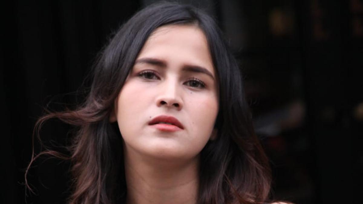 Syuting Film Horor, Badan Defwita Zumara Memar Misterius - ShowBiz ...