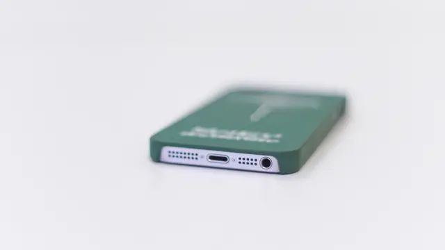 Simak, Ini Tips Jaga Lightning Port iPhone Tetap Bersih dan Optimal ...