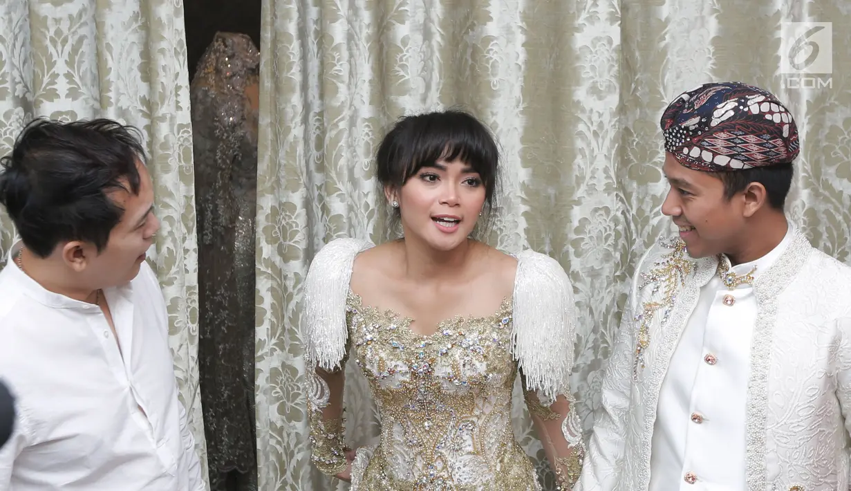 PHOTO: Jelang Pernikahan, Sheza Idris dan Pasangan Sibuk Jajal Baju ...