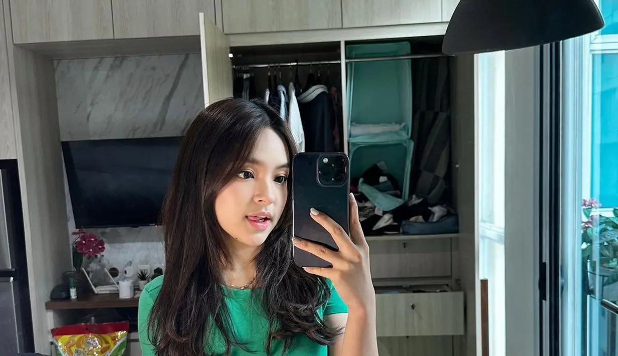 Punya Wajah Imut, Intip Gaya Stunning Eca Aura Kenakan Outfit Seksi - Photo Fimela.com