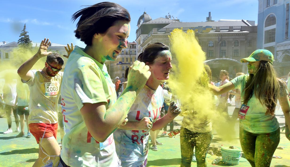 Keceriaan Peserta Color Run 2017 di Ukraina