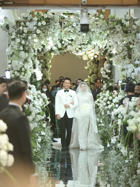 10 Potret Pemberkatan Pernikahan Jessica Mila dan Yakup Hasibuan - Photo Fimela.com