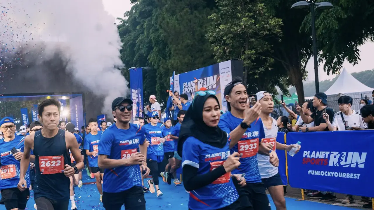 Robert Sakti Sihombing Berlari Sambil Mendorong Kursi Roda Sang Ibu di ...