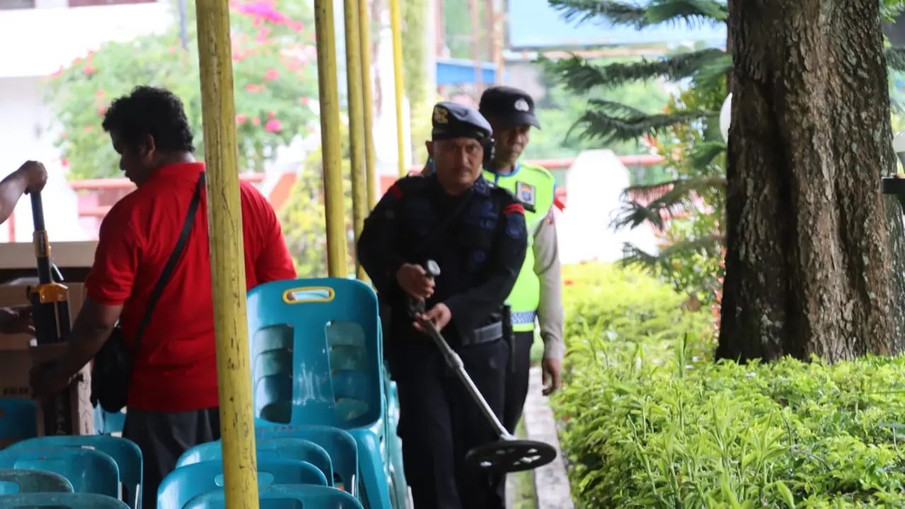 Gereja-Gereja di Pematang Siantar Disterilisasi Jelang Natal 2023 - Regional Liputan6.com