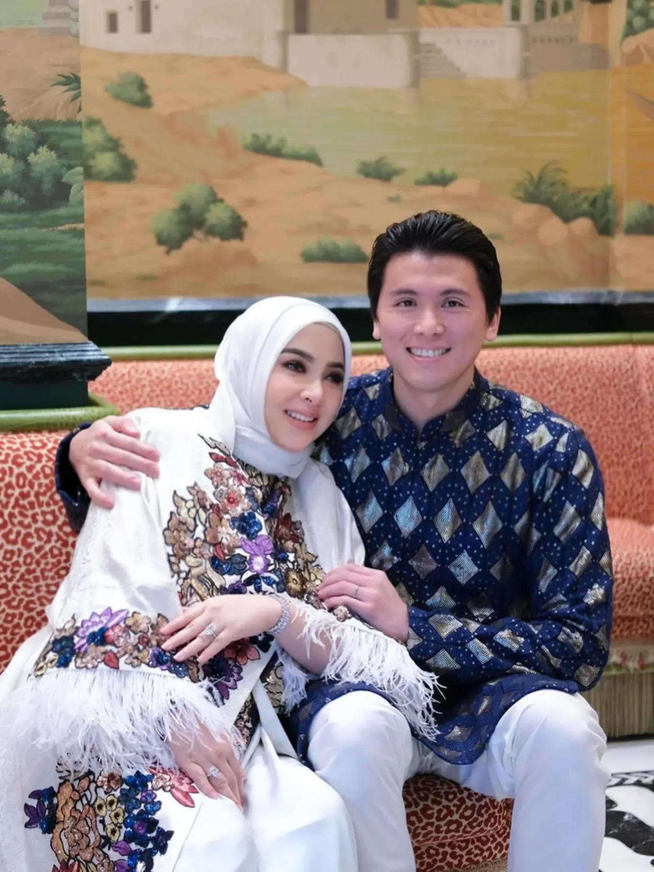 6 Potret Syahrini Tutupi Siluet Tubuh Sejak Dikabarkan Hamil, Tampil ...