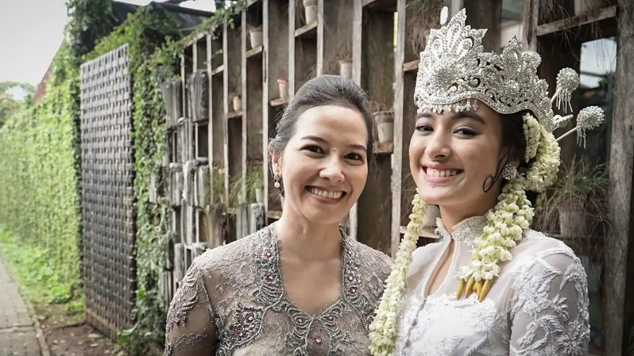 7 Pesona Vonny Cornellya yang Masih Lajang di Usia 40 Tahun - Hot ...