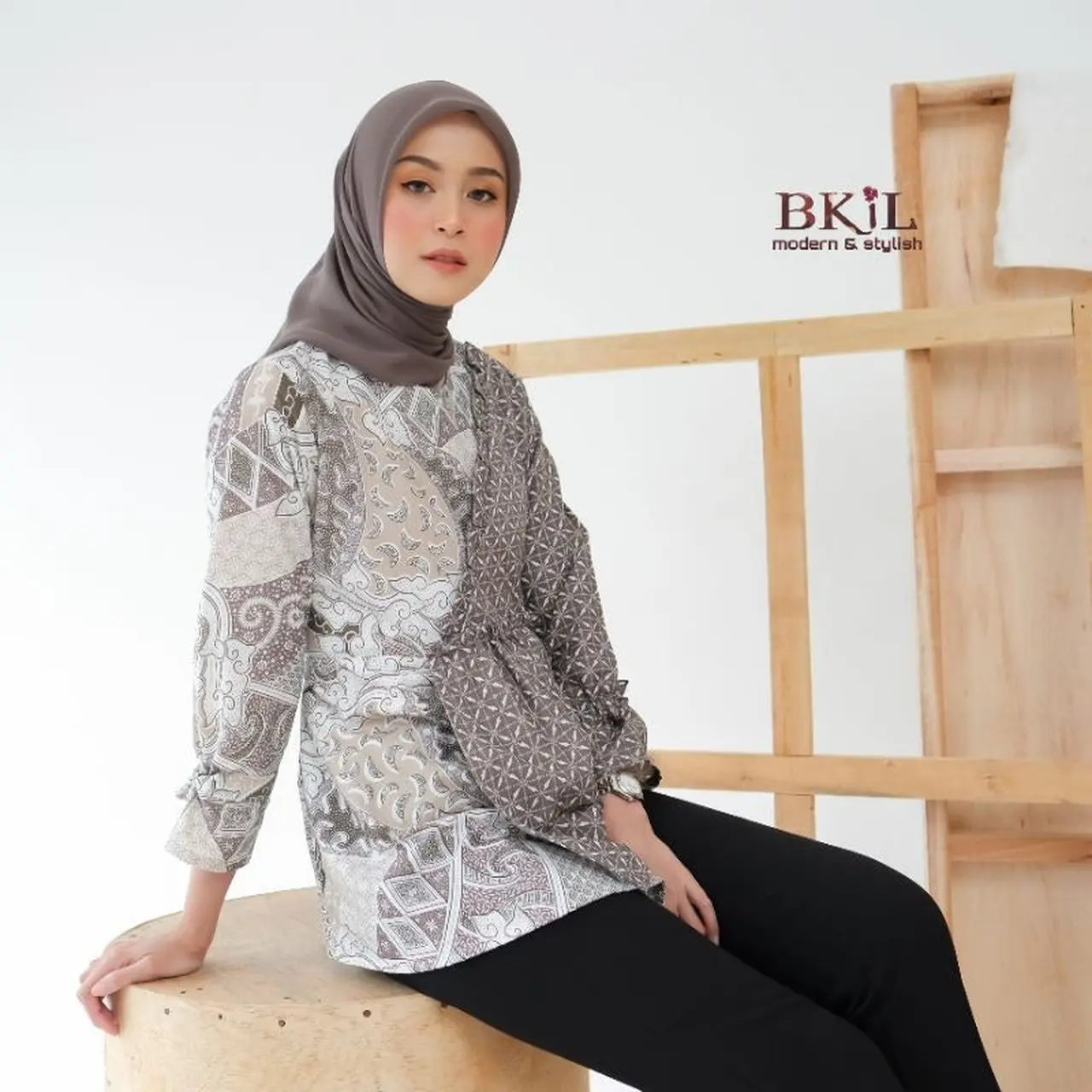 10 Rekomendasi Blouse Batik Kekinian untuk Wanita Terbaru dan Terbaik ...